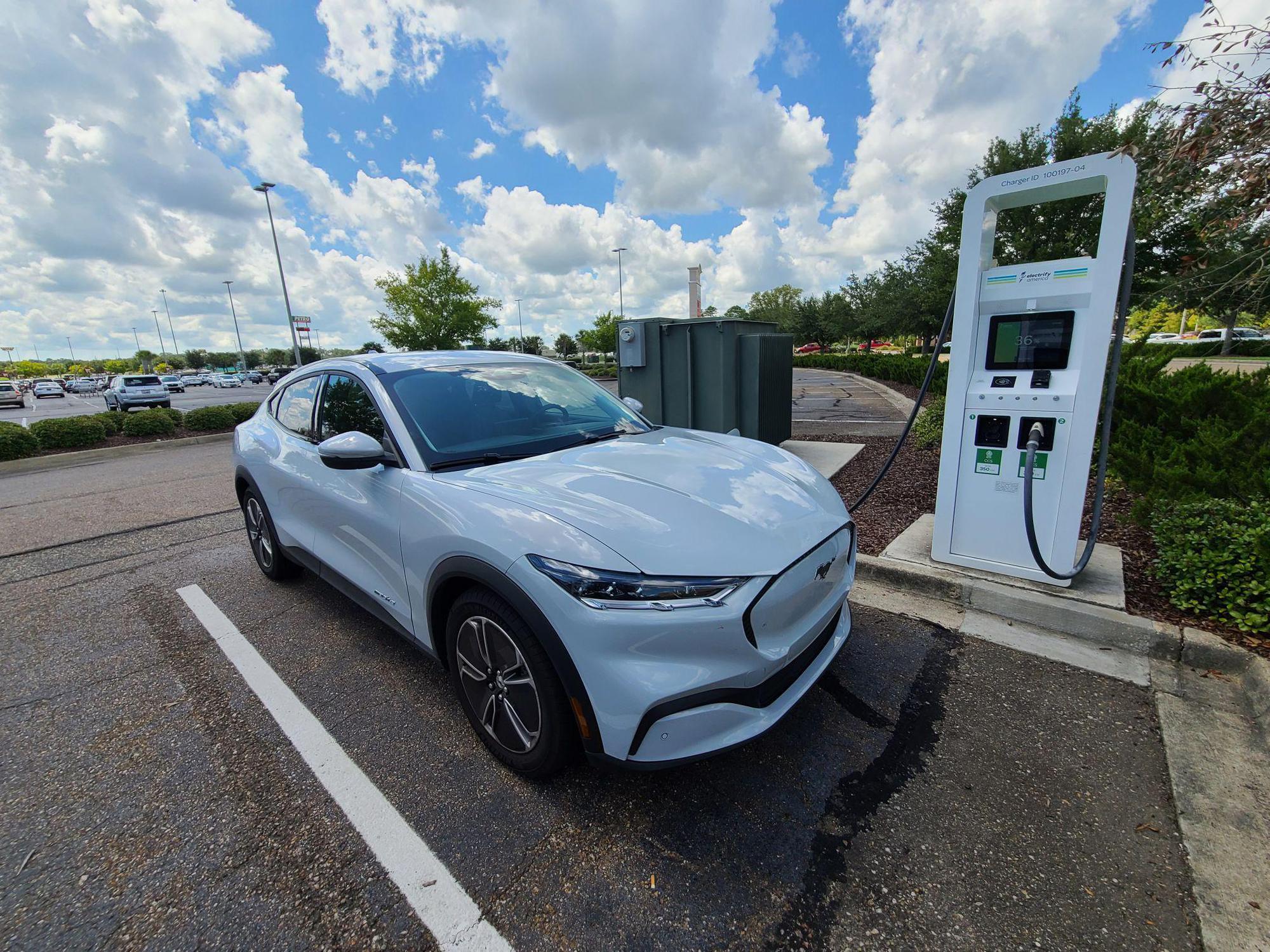 Hammond Square - Target | Hammond, LA | EV Station
