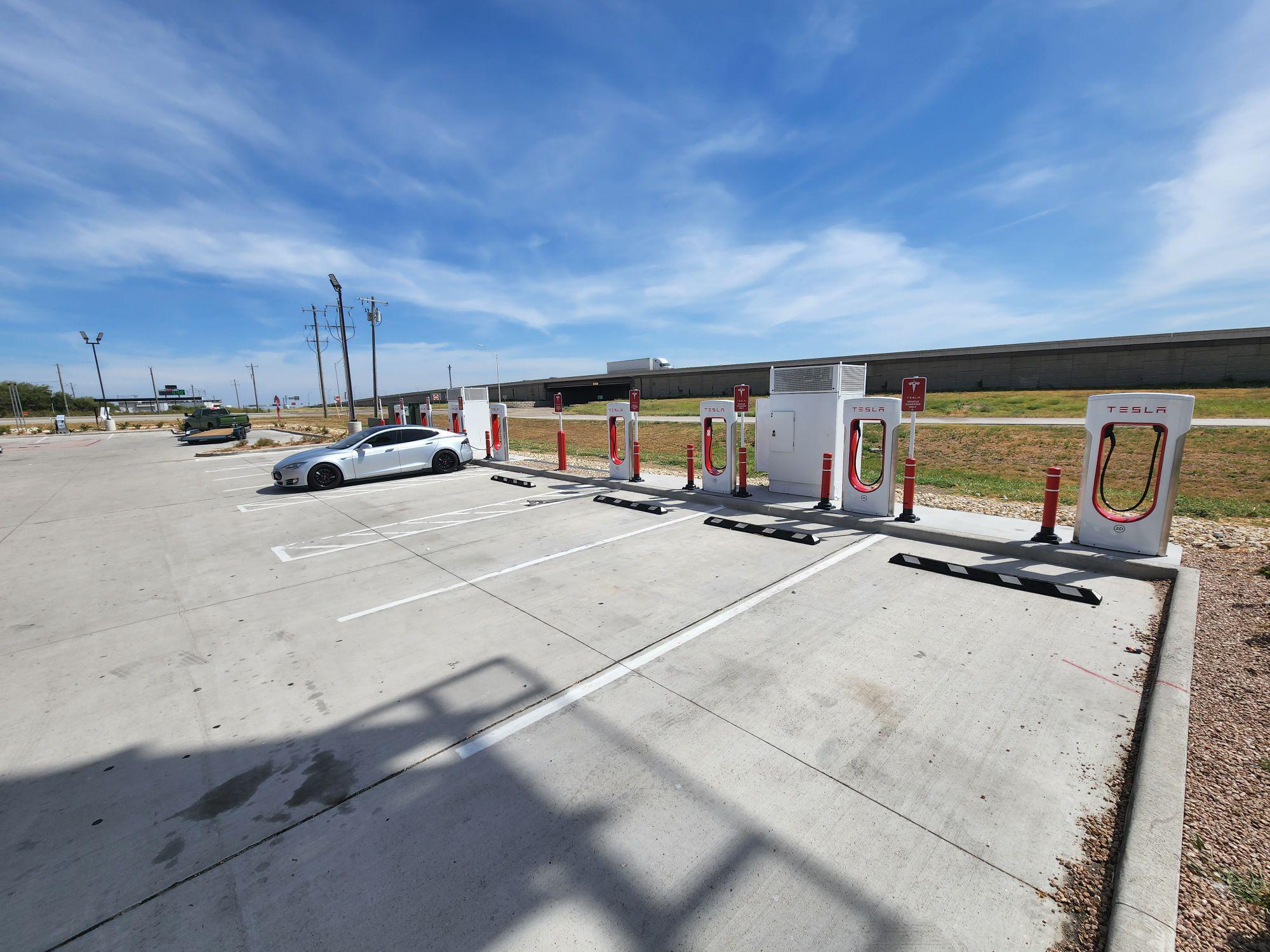Abbott's Travel Center | Abbott, TX | EV Station