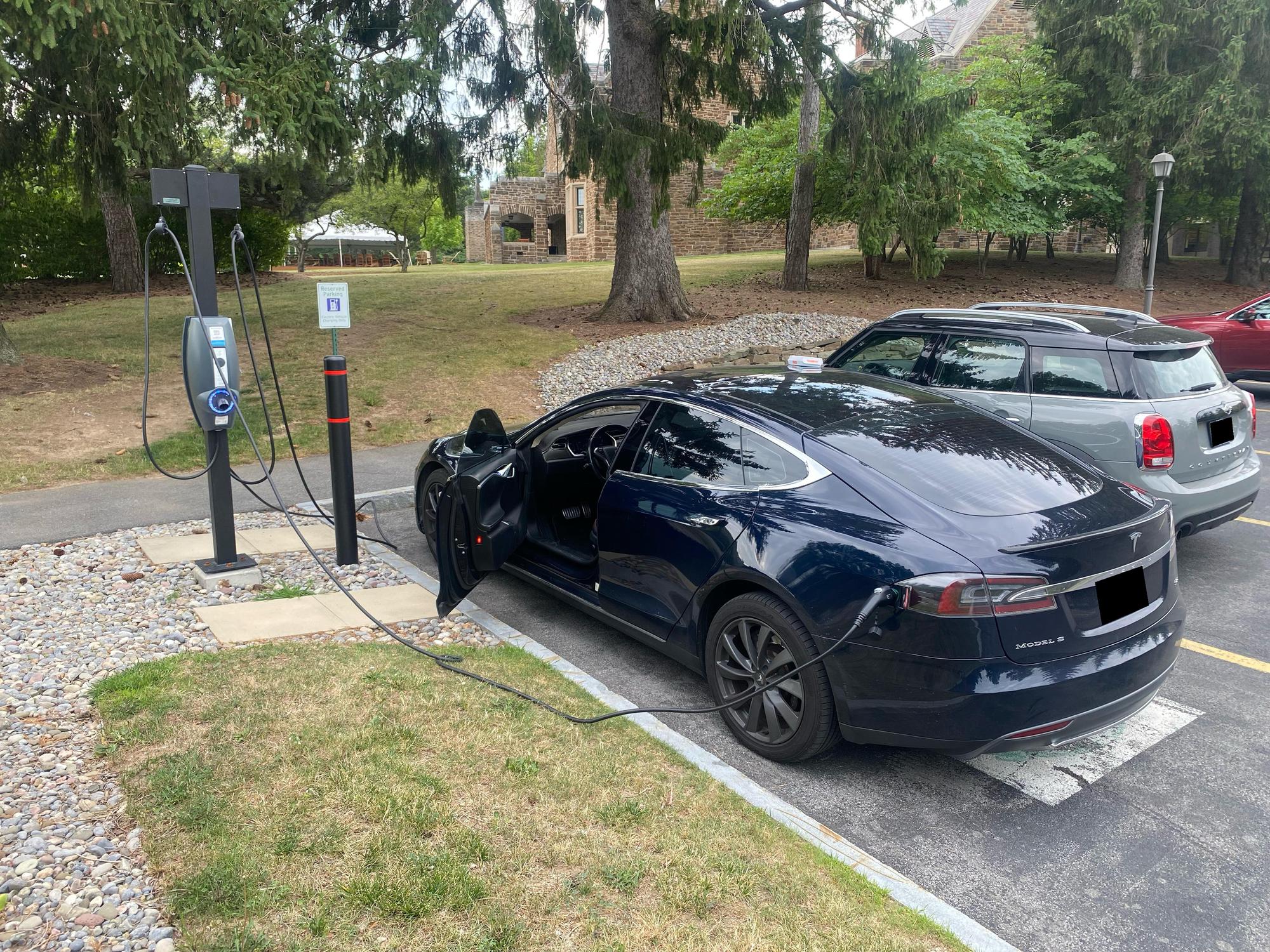 Hamilton College - Siuda House (Admissions) | Clinton, NY | EV Station