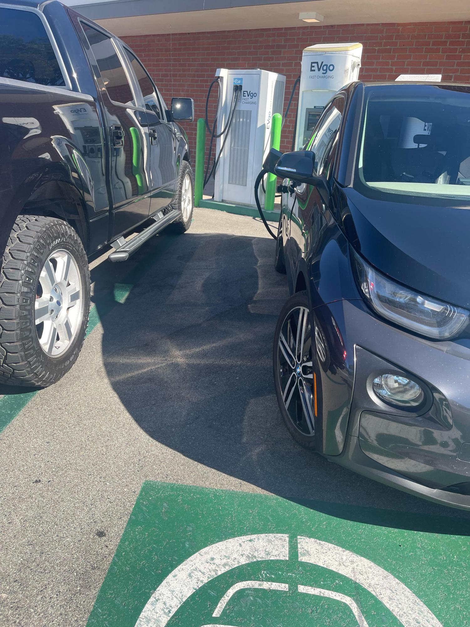 Larwin Square | Tustin, CA | EV Station