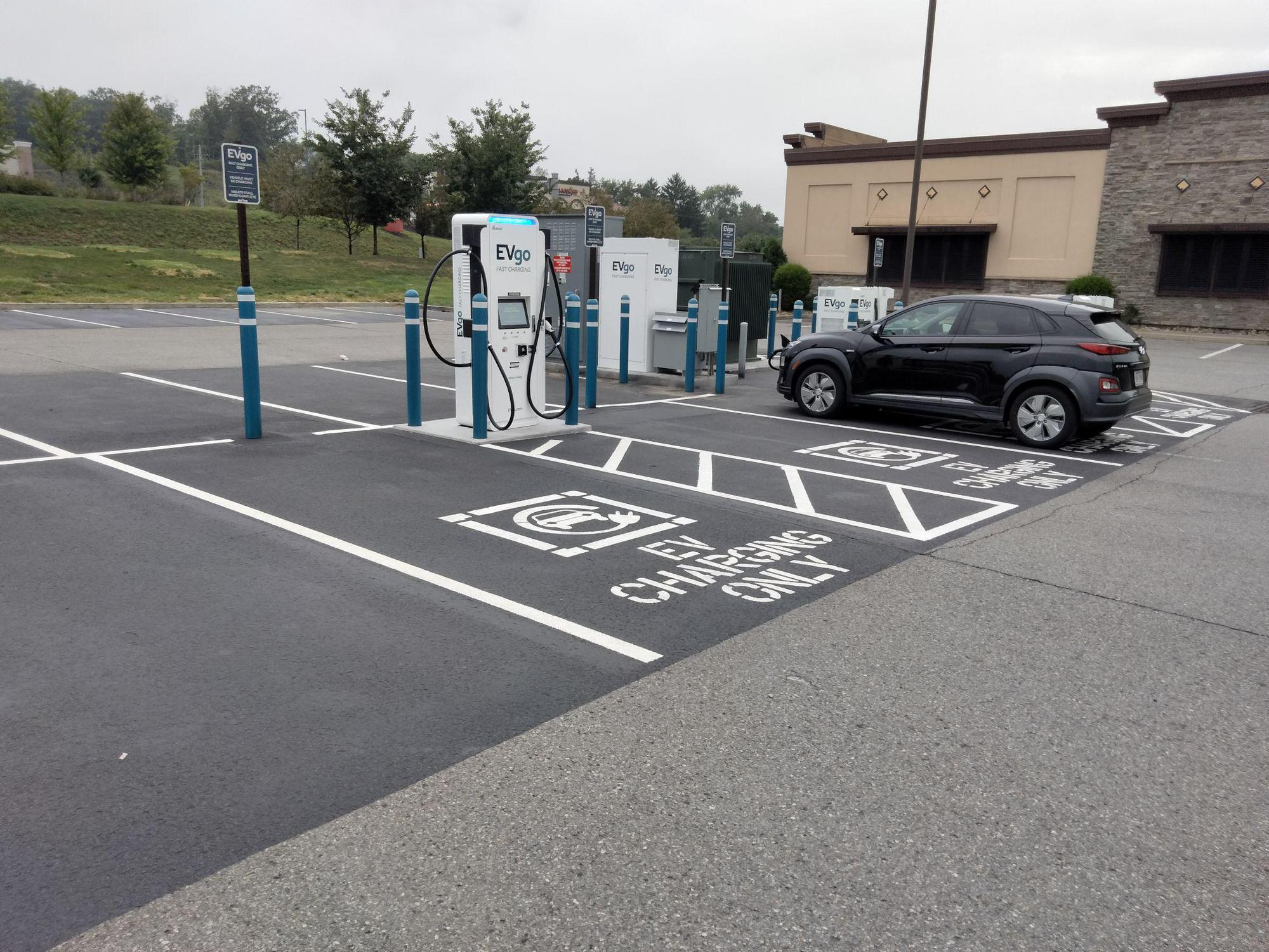 McCandless Crossing - LongHorn Steakhouse | Pittsburgh, PA | EV Station
