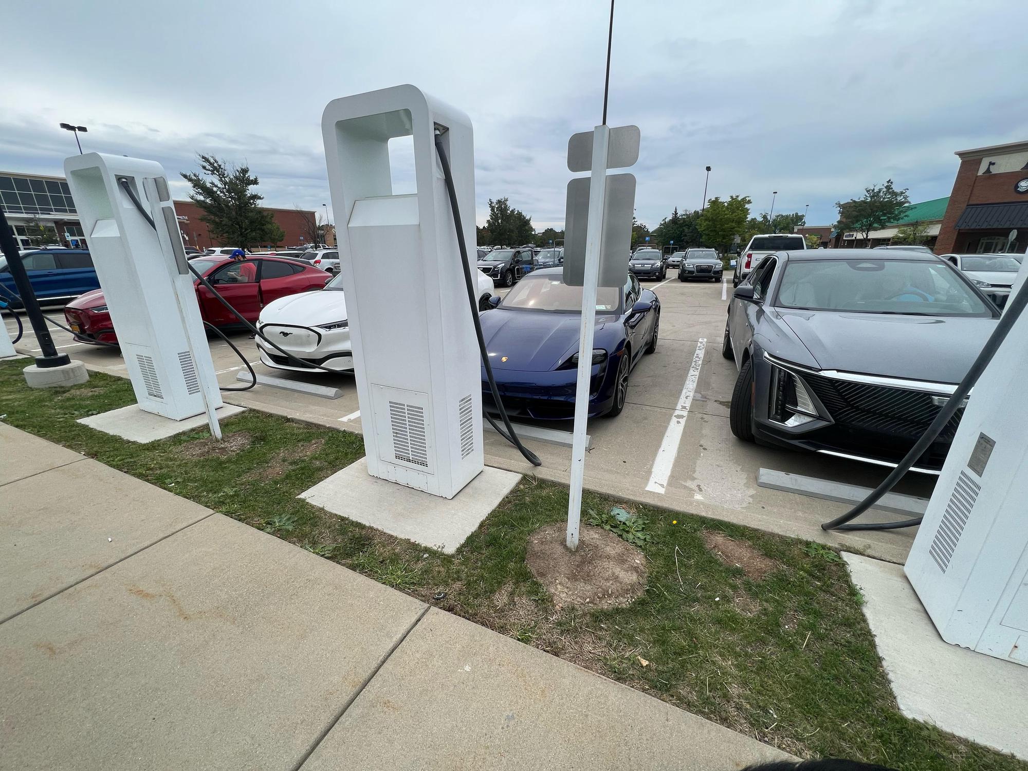 Walmart Supercenter | Novi, MI | EV Station