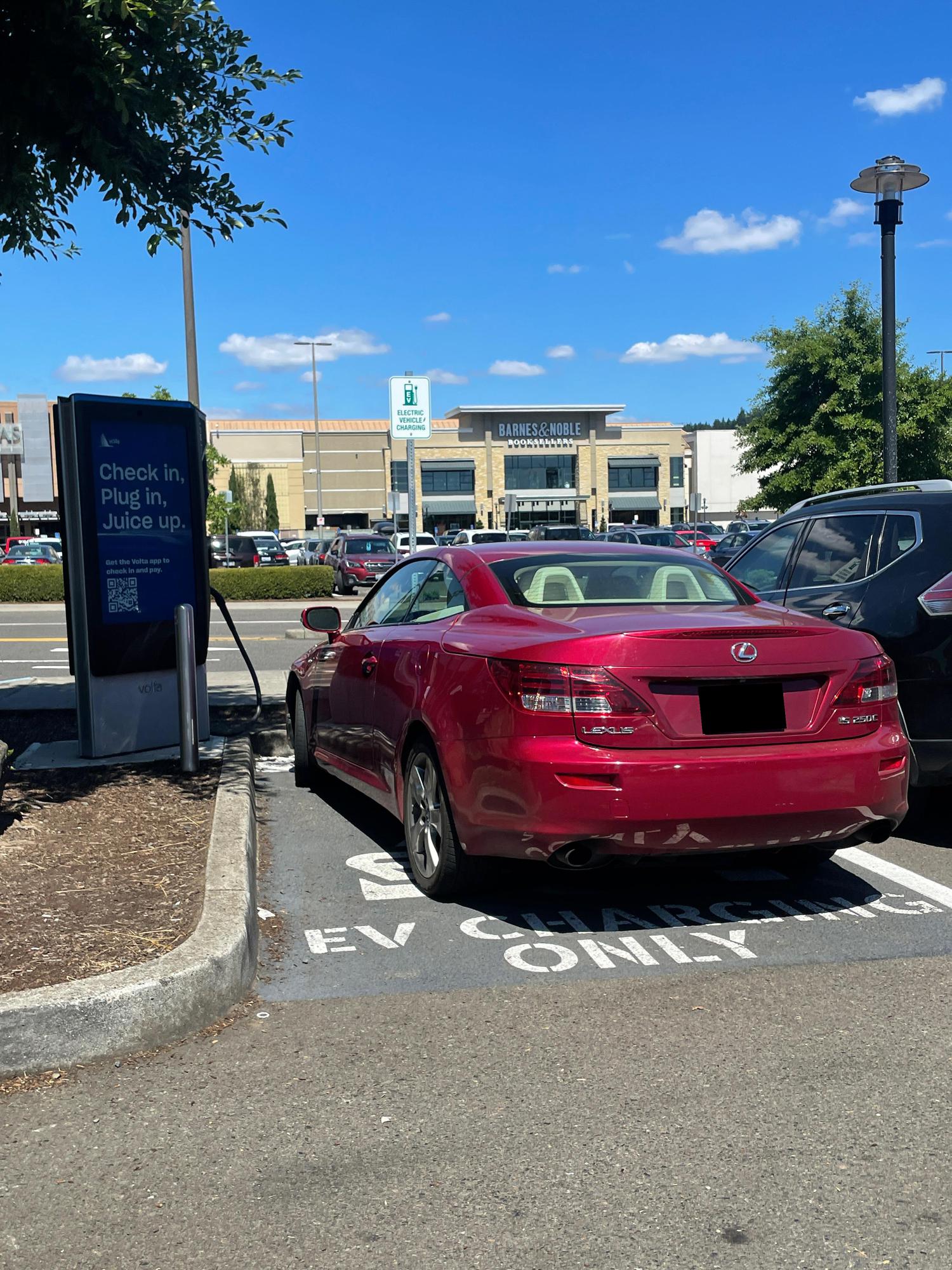Clackamas Town Center - REI | Happy Valley, OR | EV Station