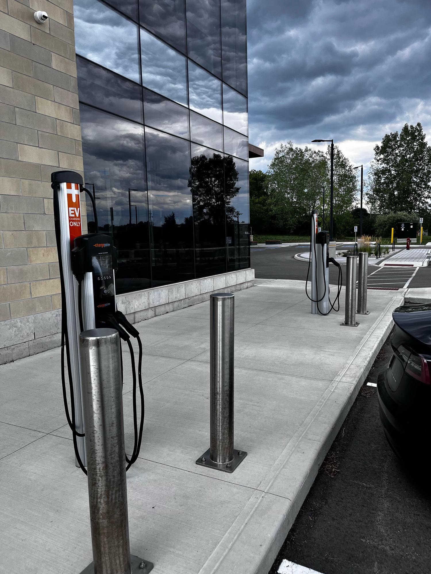 LifeLabs Medical Laboratory Services | Brant, ON | EV Station