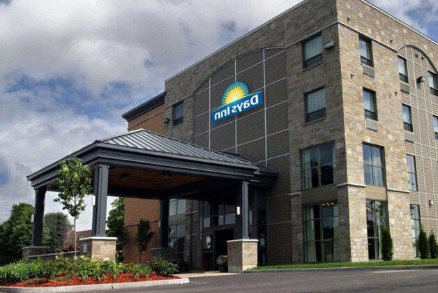 Days Inn by Wyndham Lévis | Saint-Nicolas, QC | EV Station