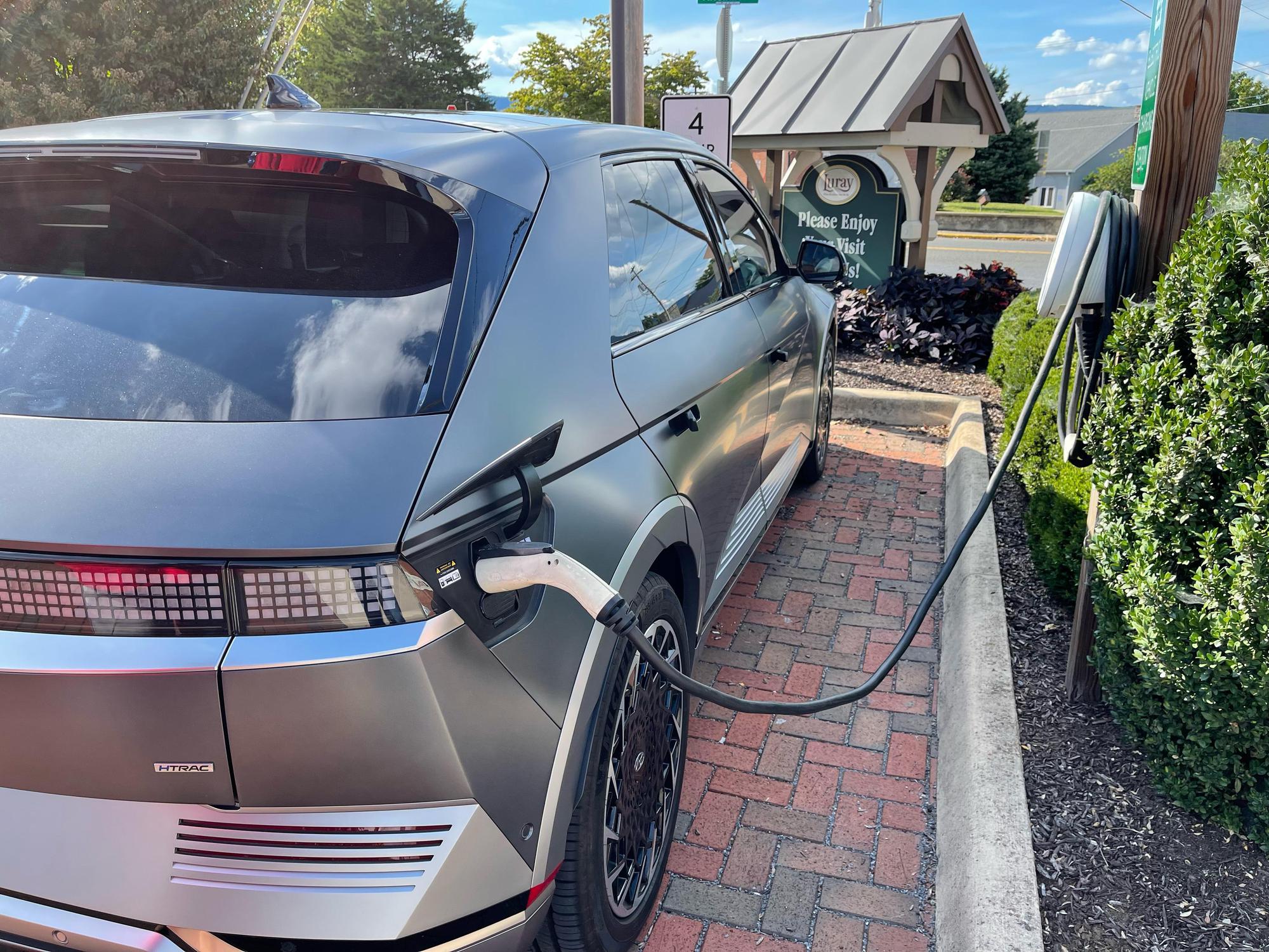 Luray Visitor Center & Chamber of Commerce | Luray, VA | EV Station