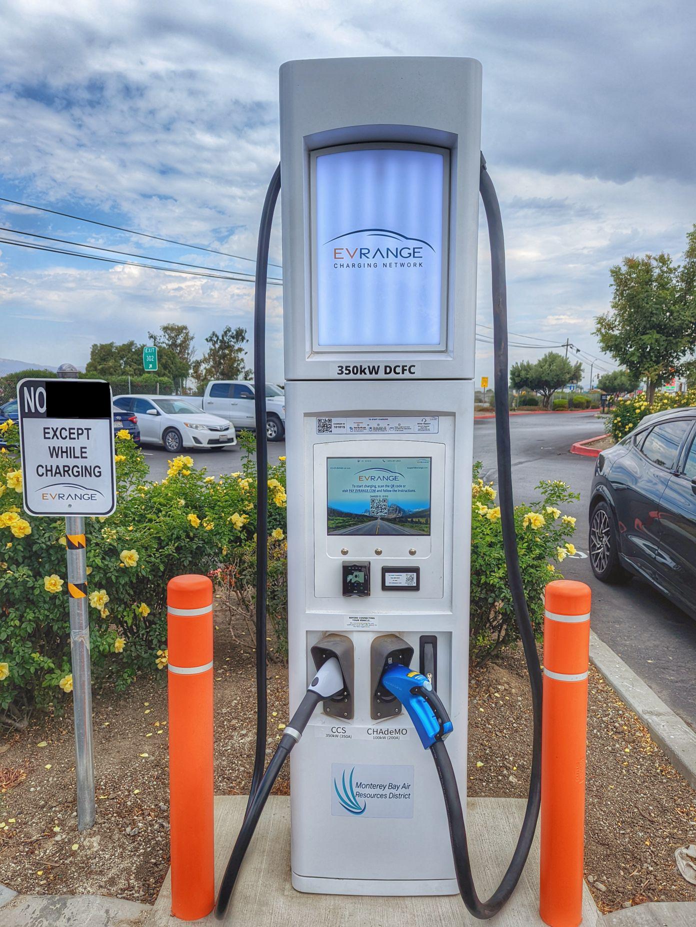 Soledad Mission Shopping Center - Starbucks | Soledad, CA | EV Station