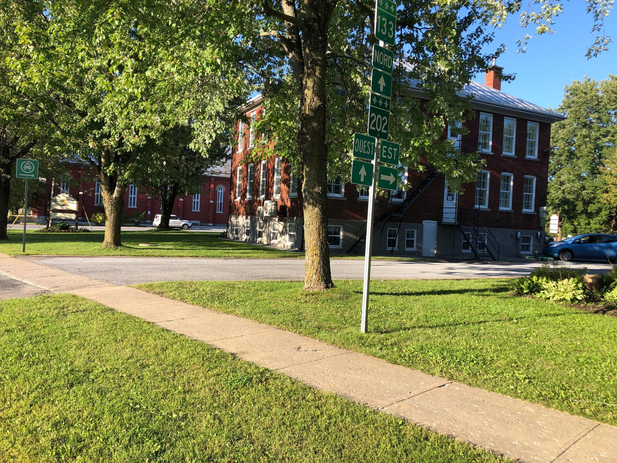 Pike River - Hôtel de Ville | Stanbridge Station, QC | EV Station