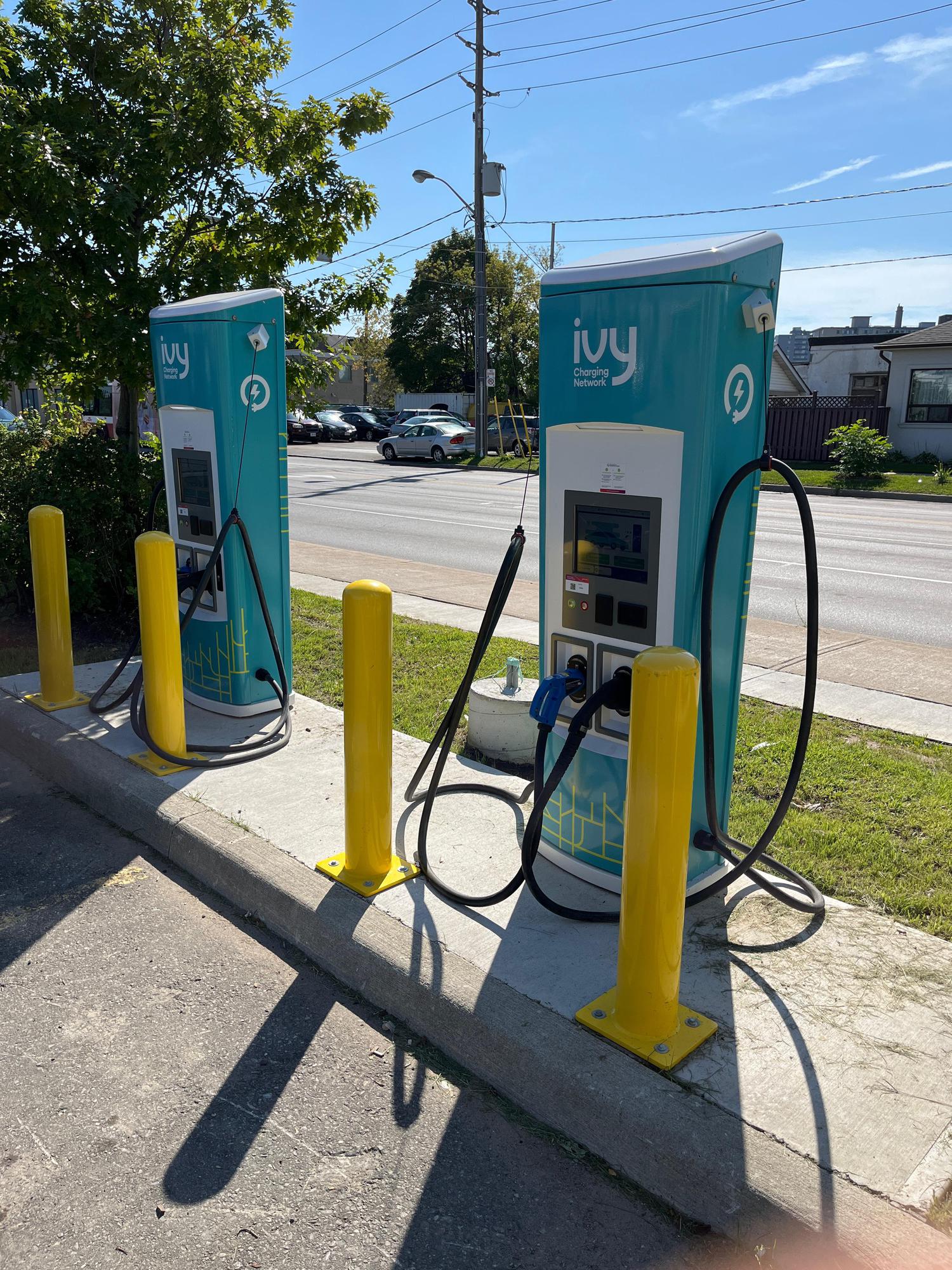 Mobil Weston Road | Toronto, ON | EV Station