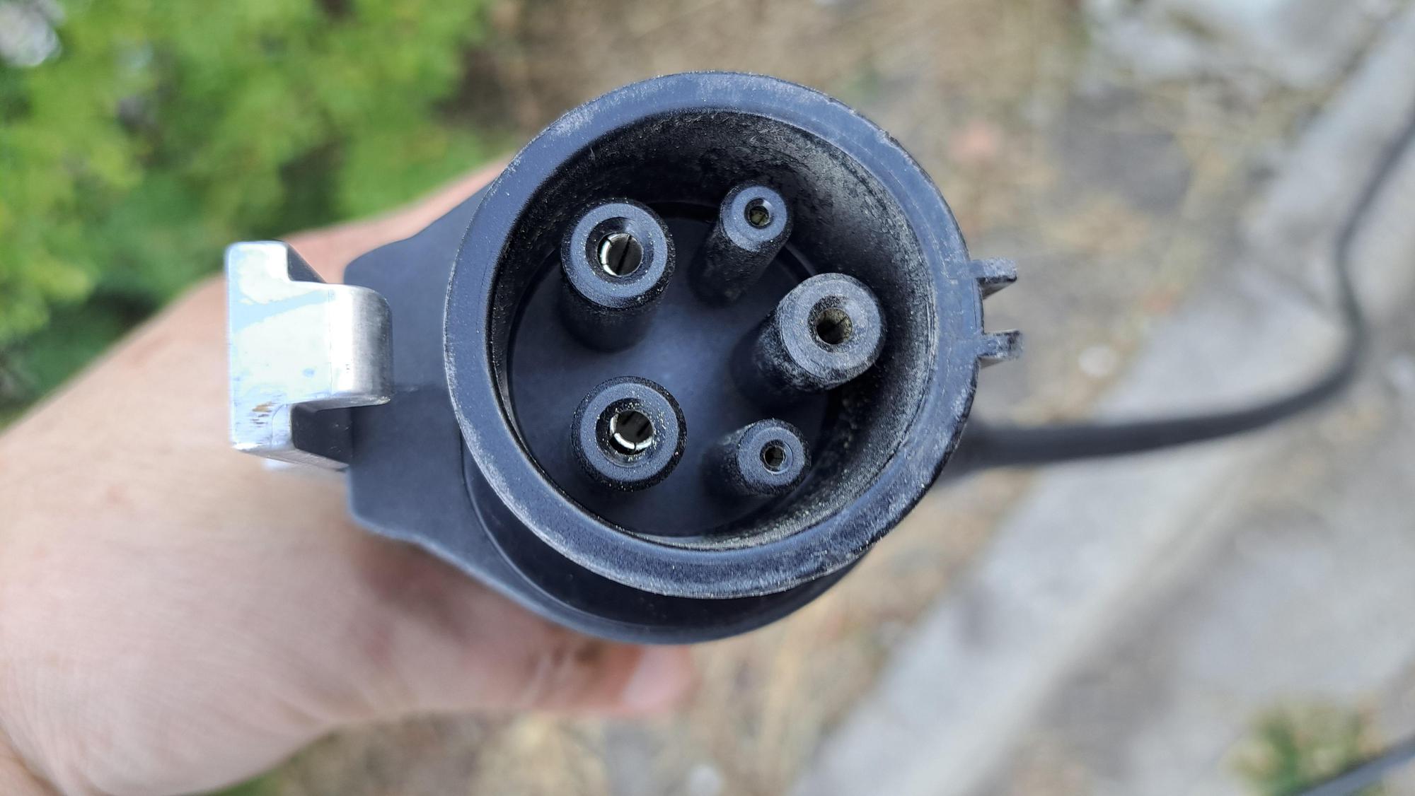 Thornhill Aquatic & Recreation Centre | Calgary, AB | EV Station