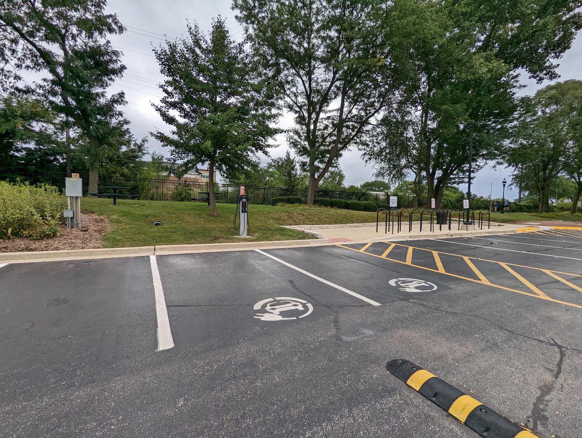 Glen Ellyn Public Library | Glen Ellyn, IL | EV Station