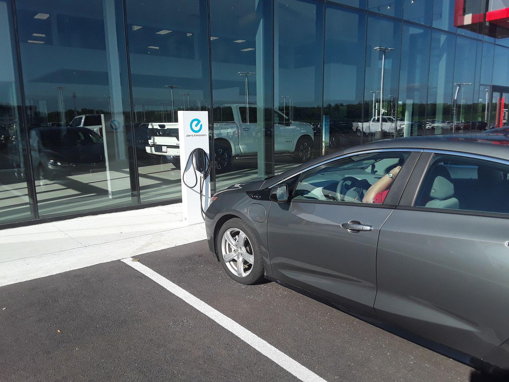 Auffenberg Nissan | Shiloh, IL | EV Station