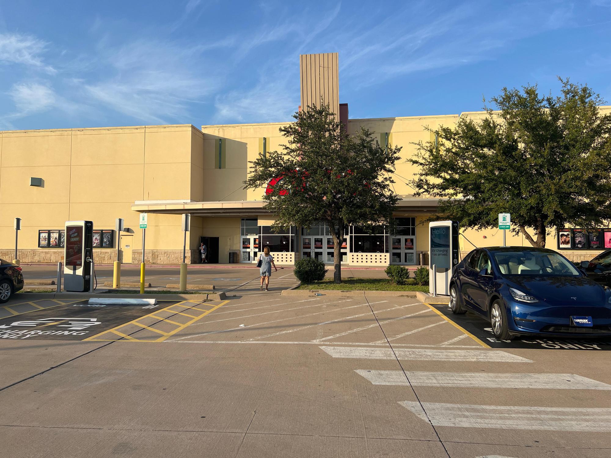 AMC CLASSIC Forney 12 | Forney, TX | EV Station