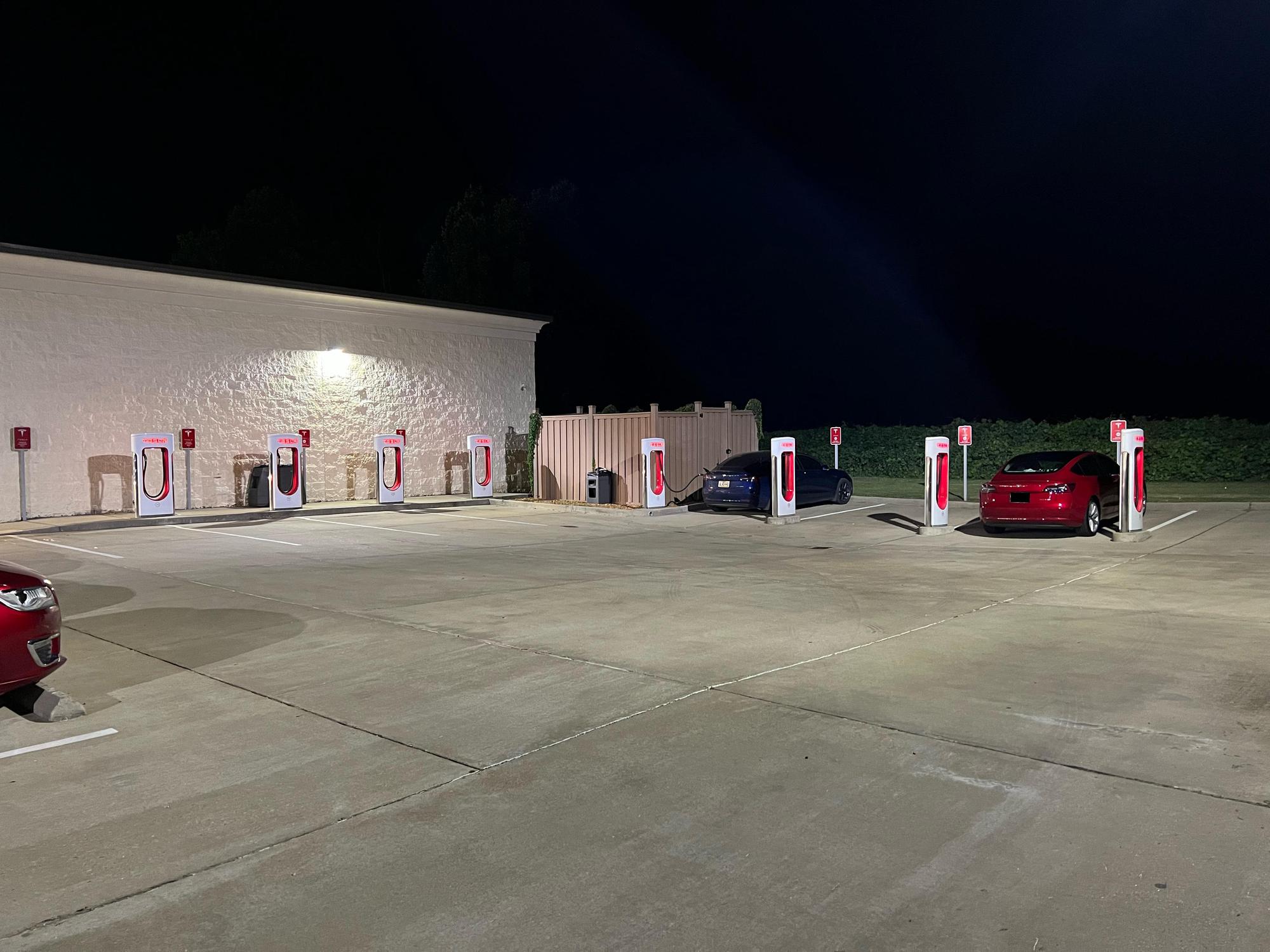 Baskin Robbins | Grenada, MS | EV Station