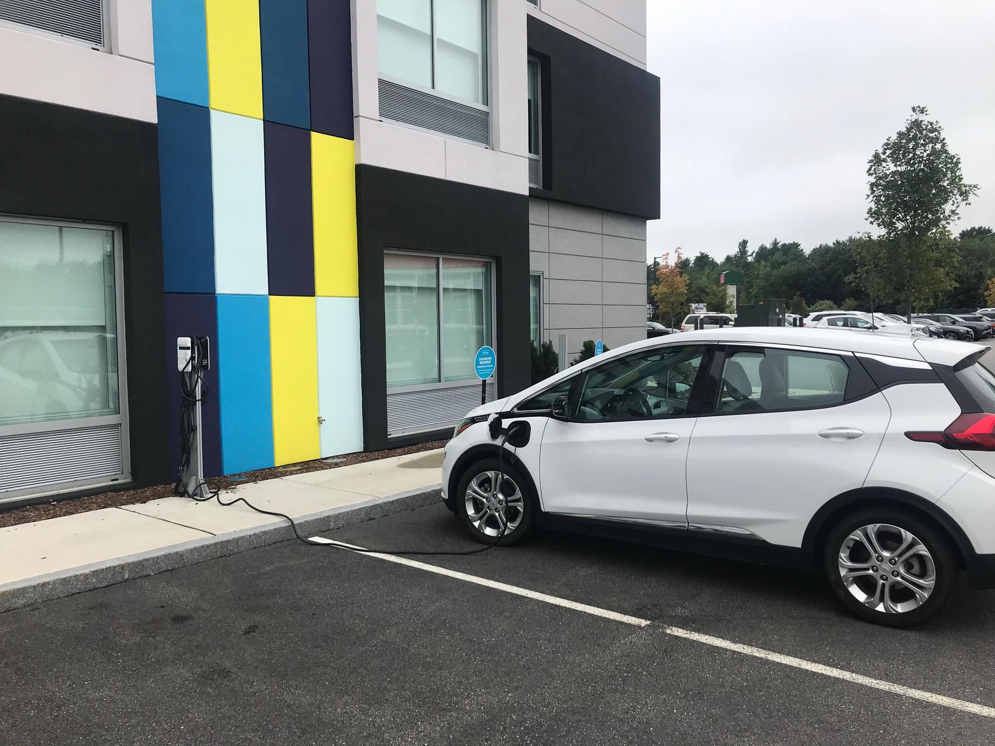 Tru by Hilton Concord | Concord, NH | EV Station