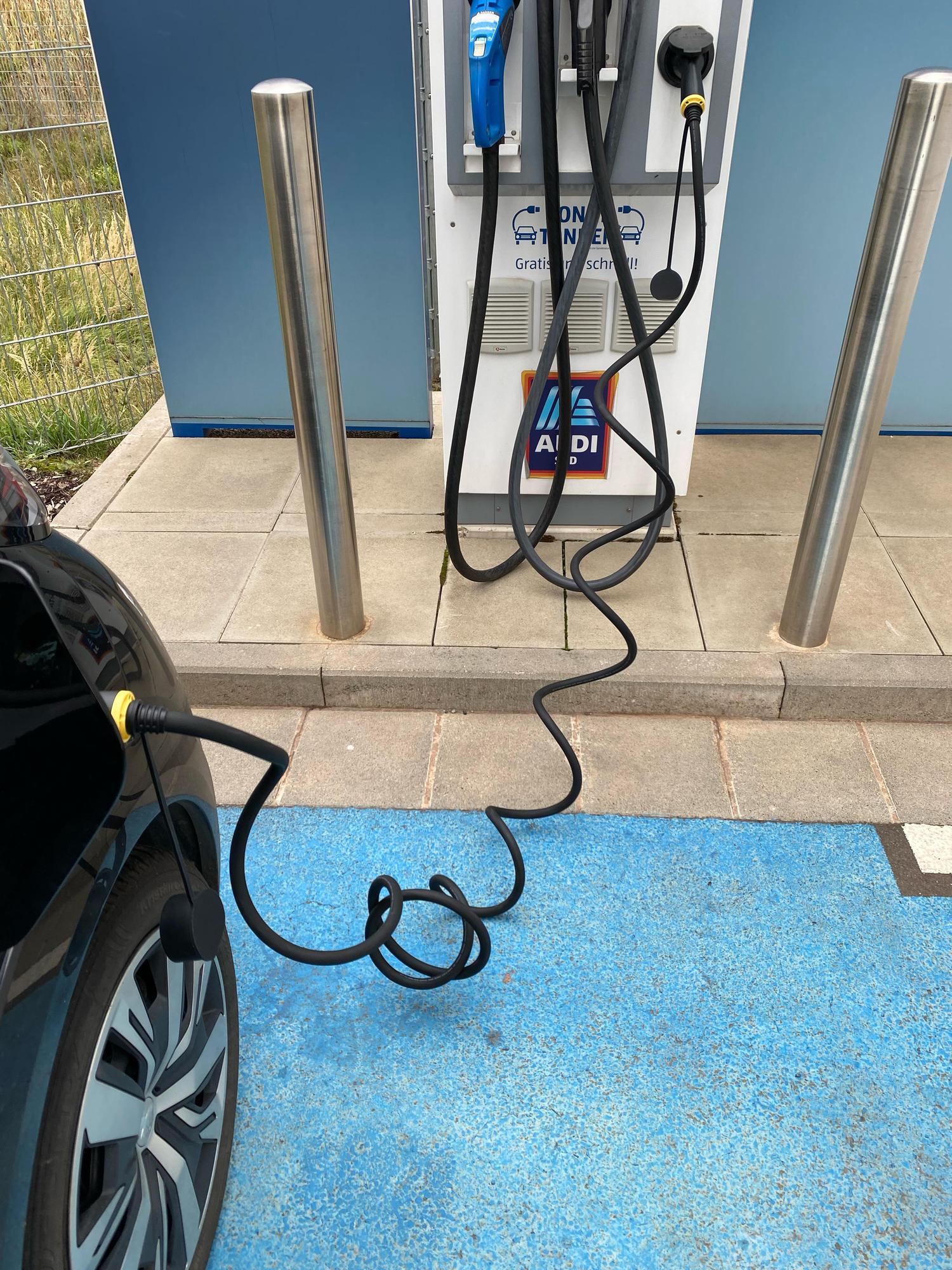Supermarket Aldi | Perl, SL | EV Station